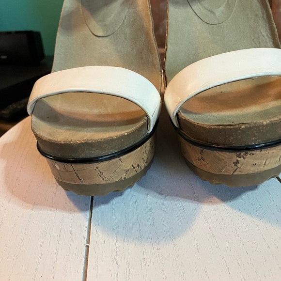 BCBGeneration | Shoes | Bcbgeneration Super Cute Black And White Cork ...